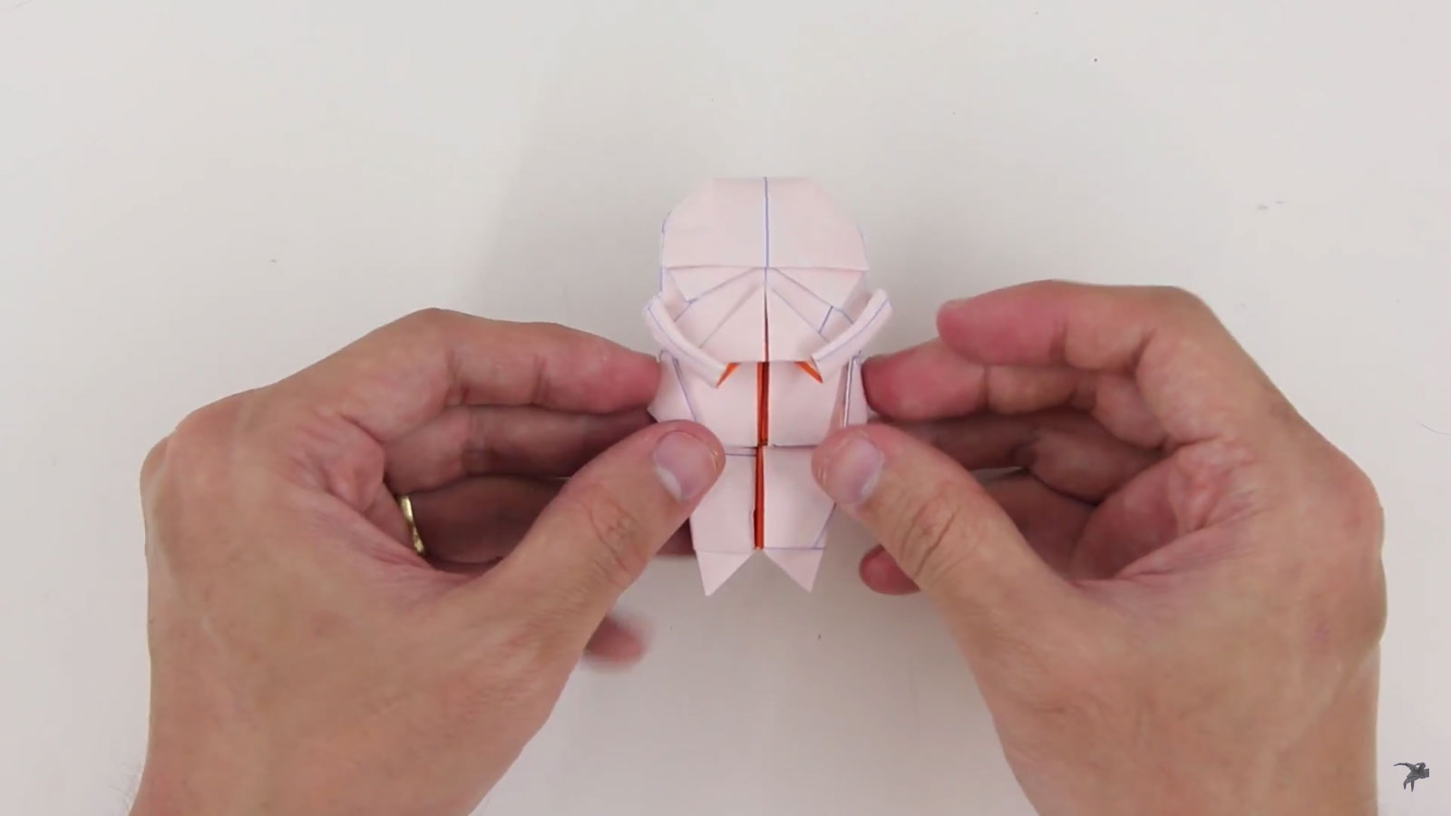 Aprenda a fazer um origami de Stormtrooper - Made in Japan